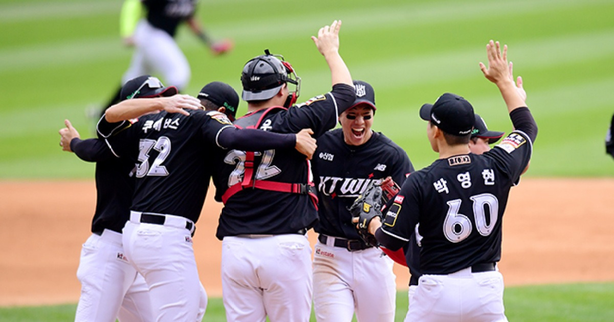 [ST포토] KT, WC 첫 업셋 성공