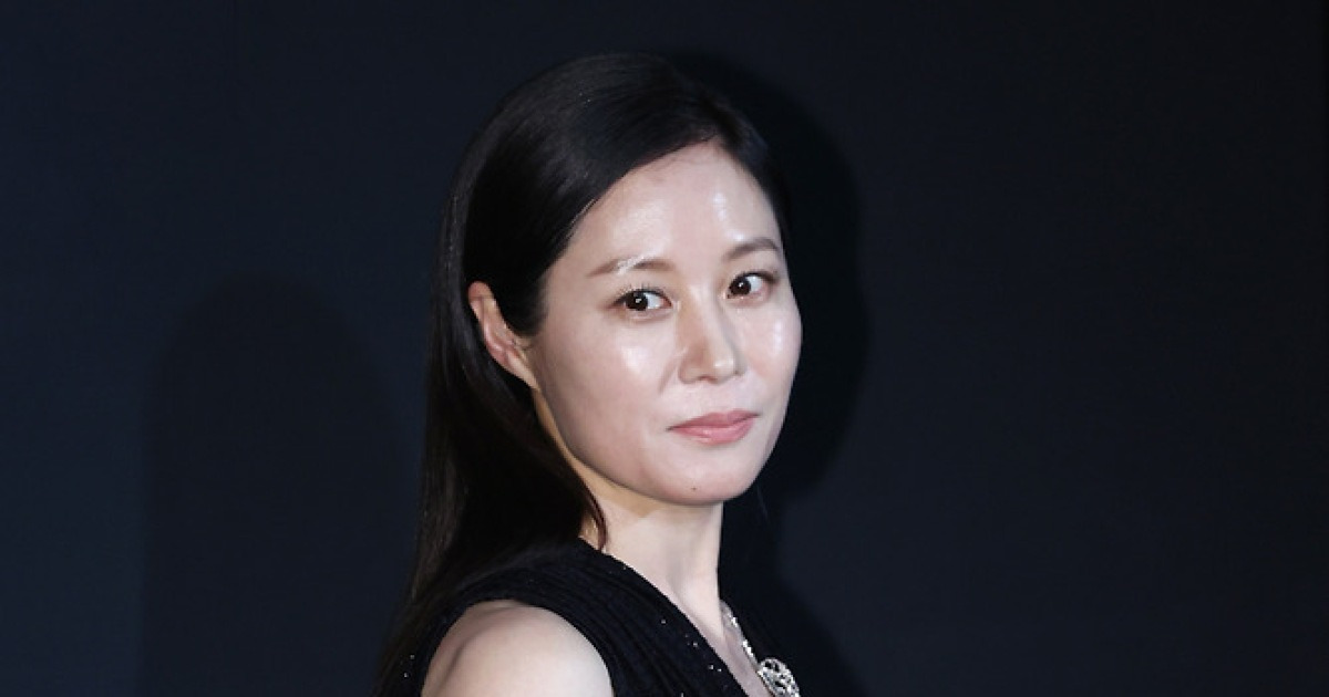 [29th BIFF] ‘지옥2’ 문소리 “촬영은 안 어려워, ‘연니버스’ 세계관 합류가 걱정”