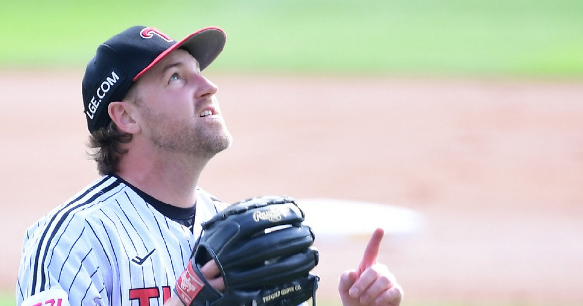 PS 데뷔전서 153km 팡팡. 5.1이닝 6K 3실점. 투런포 한방이 아쉬웠다[준PO1]