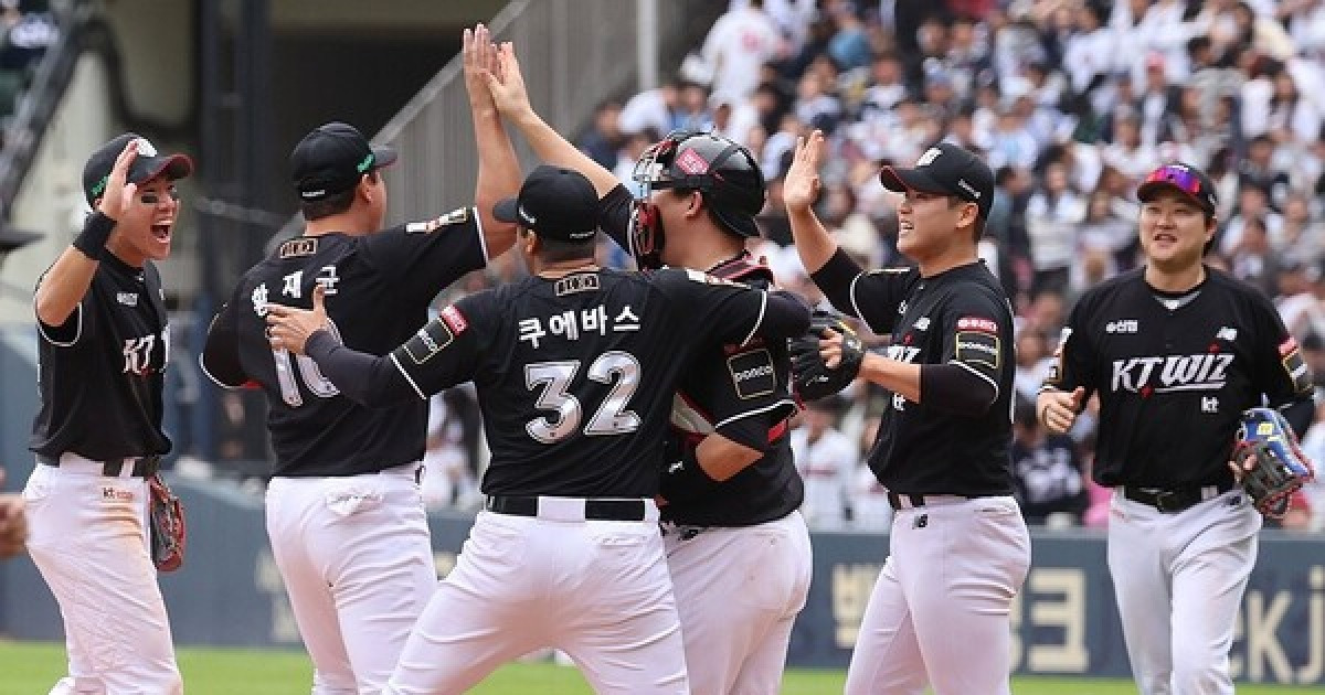 '불펜데이로 승' kt wiz, LG 꺾고 PO행 '87.9% 확률' 잡았다[준PO 1차전]