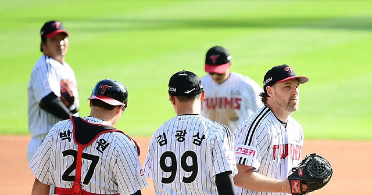 ‘아쉽다!’ LG 엔스, KT와 준PO 1차전서 5.1이닝 6K 3실점 [MK 준PO1]