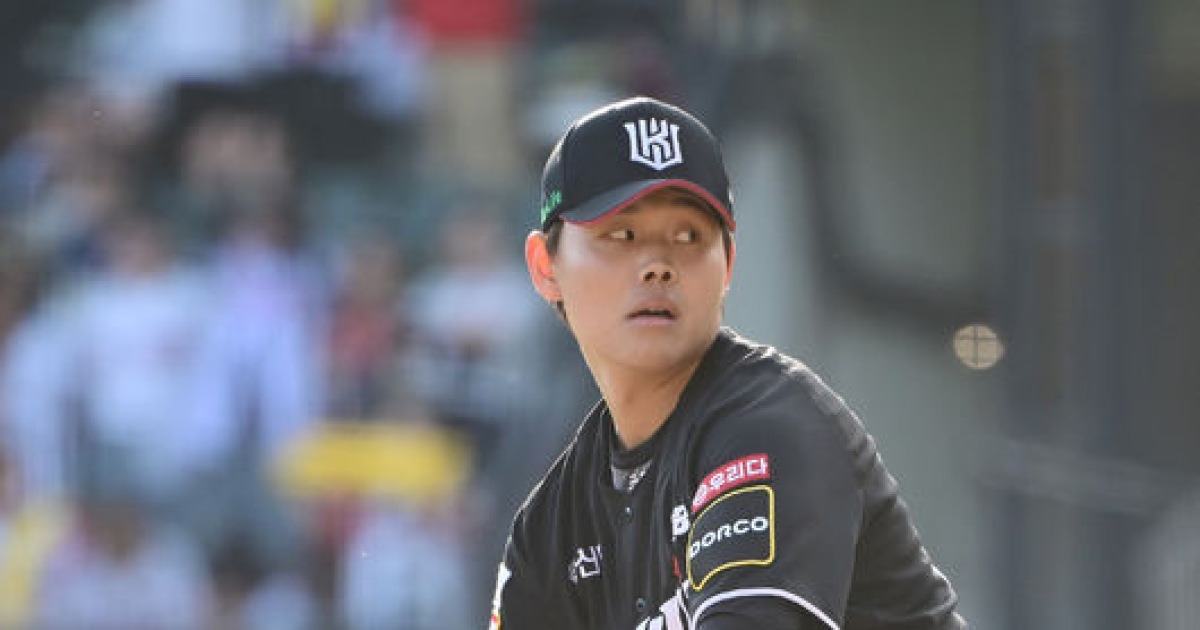 소형준,'PO1차전 8회말 등판' [사진]