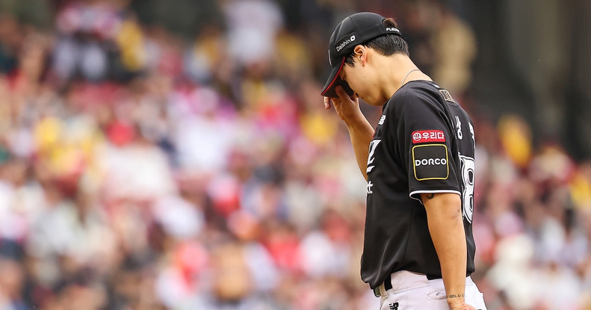 두 번 고비 못 넘긴 KT 엄상백, LG전 4이닝 4실점 부진[준PO2]