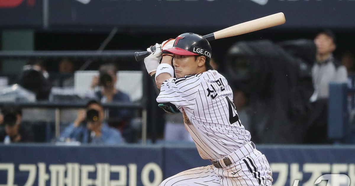 '3타점' LG 신민재 "내 앞서 고의볼넷, 재미있겠다 생각"[준PO2]