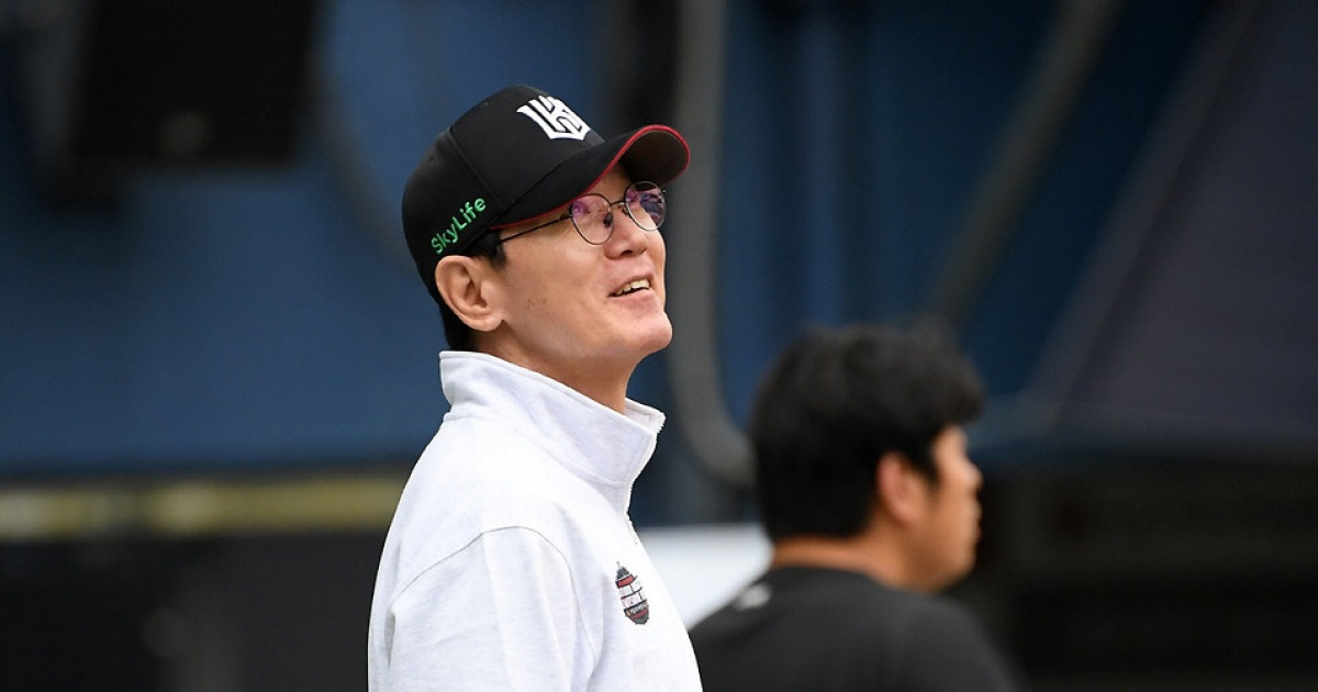 잠실에 비가 내리기 시작했다...LG-KT 준PO 2차전, 정상 개최 될까 [준PO2 현장이슈]