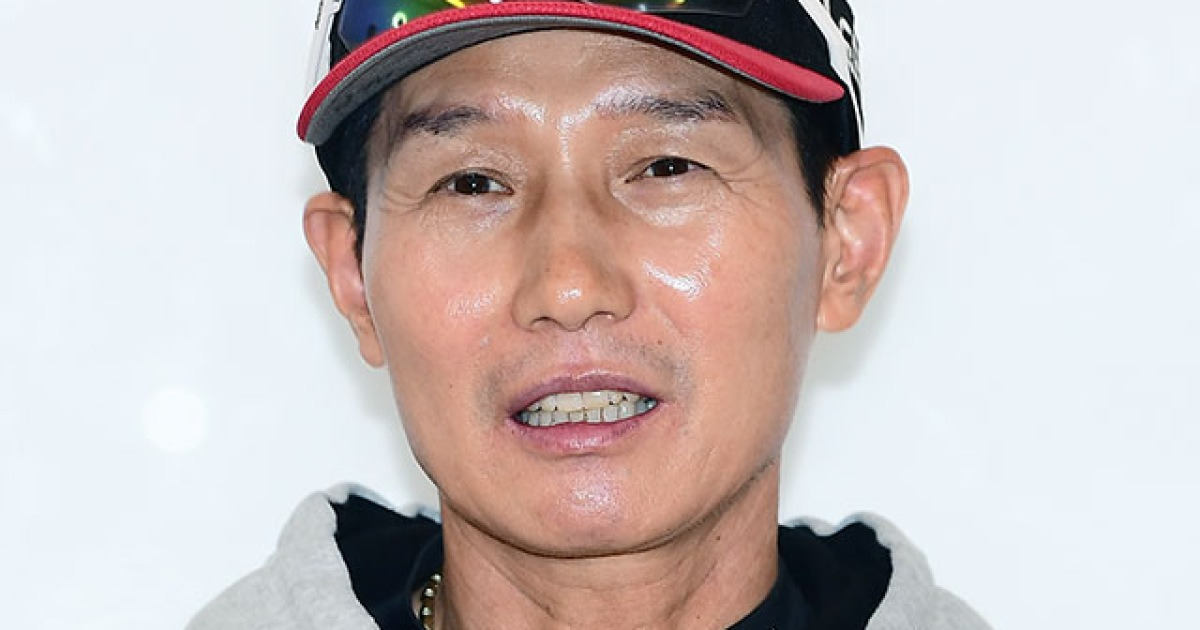 염경엽 감독 ‘준PO 2차전 앞두고 취재진들과 인터뷰’ [MK포토]