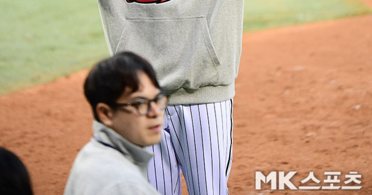 ‘5이닝 4K 2실점 1자책점’ 개인 첫 PS 선발승 신고한 LG 임찬규, 준PO 2차전 데일리 MVP 선정 [MK 준PO2]