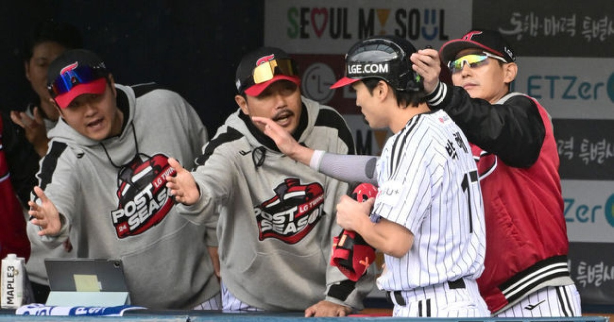 정신 빼놓는 LG 발야구에 KT 4실책 자멸하다…‘임찬규 데뷔 첫 PS 선발승+신민재 3타점’ LG, KT에 7-2 승리…1승1패 원점 [준PO2 리뷰]