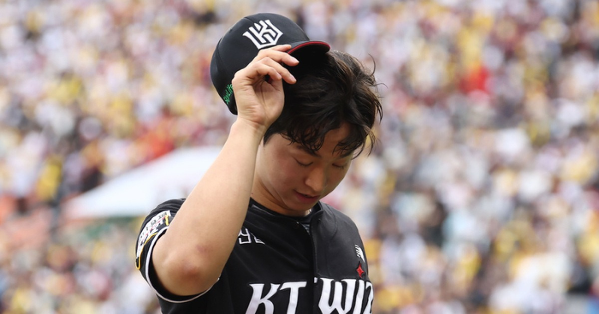 5위 결정전 이후 또 중책 맡은 KT 엄상백, LG의 발야구에 ‘흔들’…4이닝 4실점 조기 강판[준PO2]