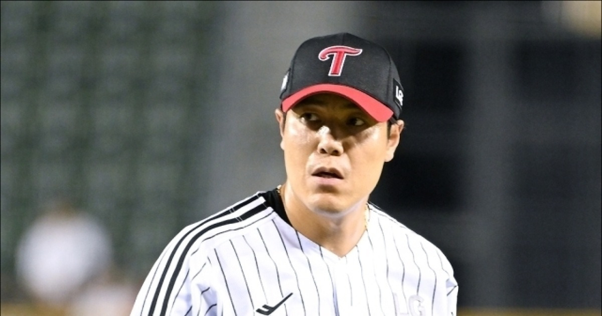 KBO 41세 홀드왕은 가을야구에 초대 못 받았다…39세 LG 마당쇠는 가을에도 열일, 감동드라마 집필