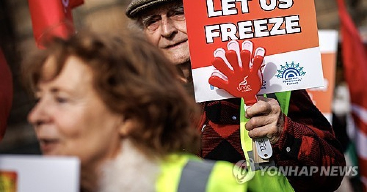 BRITAIN PROTEST WINTER PAYMENT