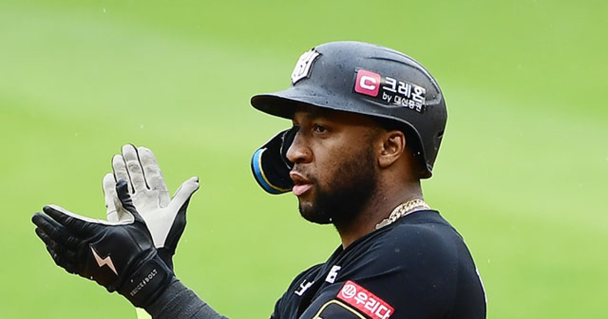 ‘로하스-강백호 전진배치’ KT, 준PO 3차전 선발 라인업 공개 [MK 준PO3]