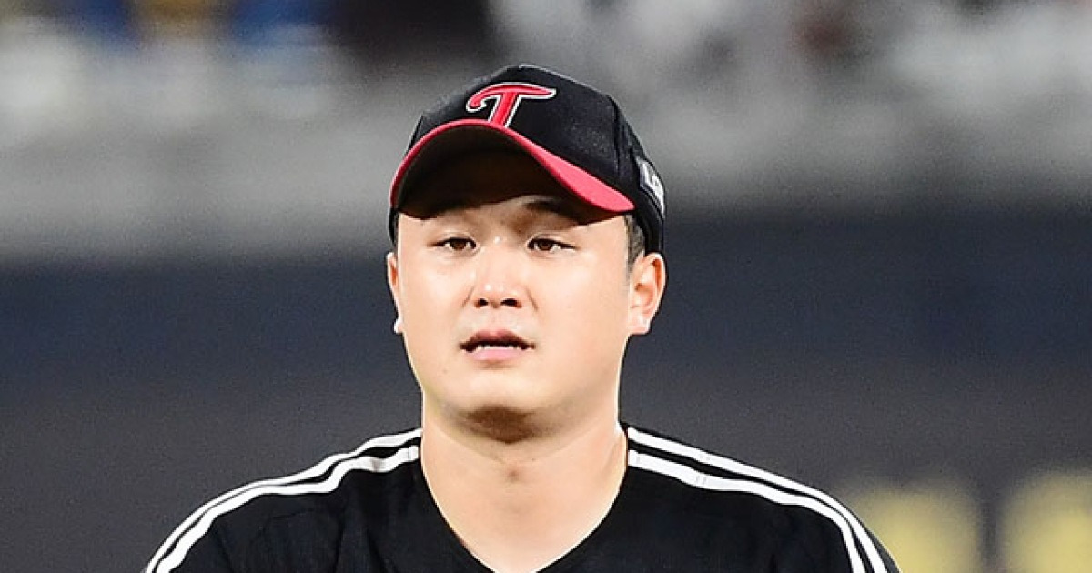 가을 울렁증 탈출 실패…LG 최원태, KT와 준PO 3차전서 2.2이닝 3실점 2자책점 [MK 준PO3]