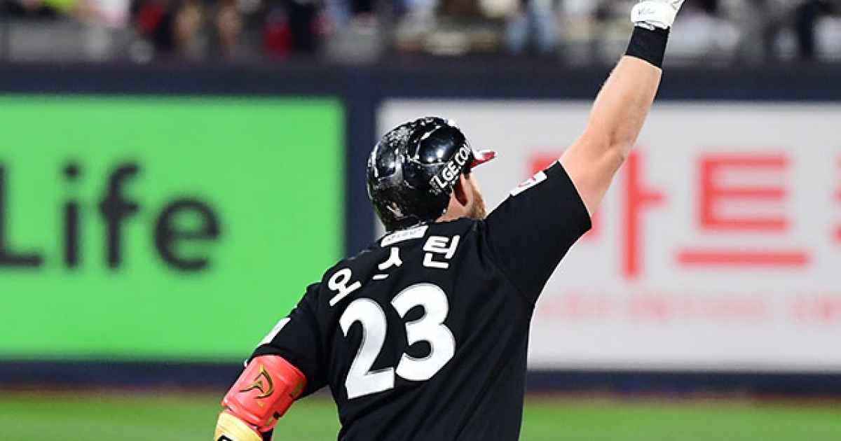 LG 복덩이 외국인 타자, KT 벤자민 상대 역전 3점포 ‘쾅!’…스코어는 5-3 [MK 준PO3]