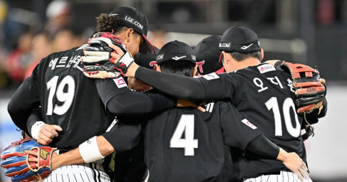 LG,'준 PO3차전 승리' [사진]