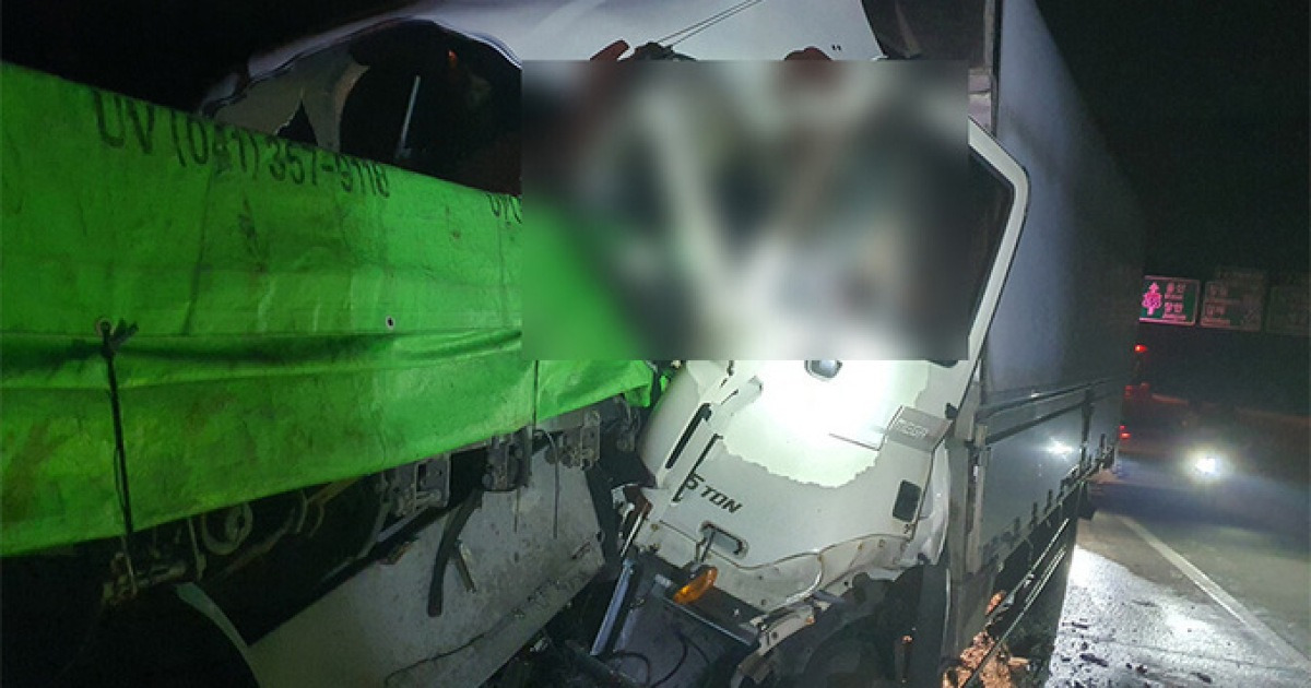 5t 트럭이 고속도로서 정차 중인 25t 트럭 ‘쾅’… 1명 사망