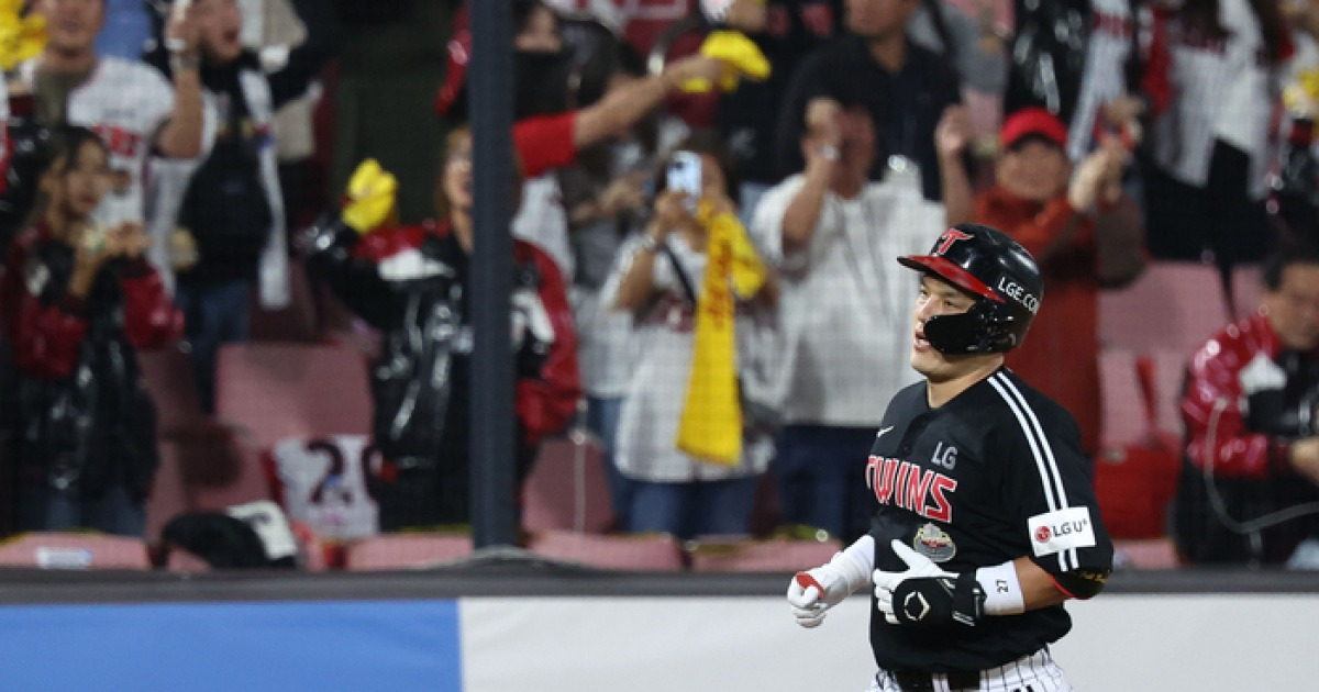 올해도 가을 박동원, 2회 선제 홈런··· 1-0 앞서가는 LG[준PO3]