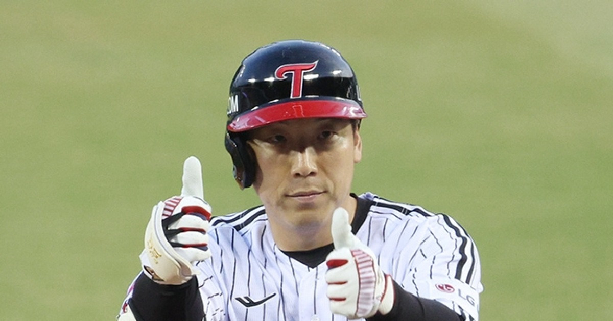 '2G 무안타→7번 강등' 김현수 마침내 안타 신고! 11타석 만에 시리즈 첫 출루... 준PO 통산 안타 신기록은 덤 [준PO3 현장]