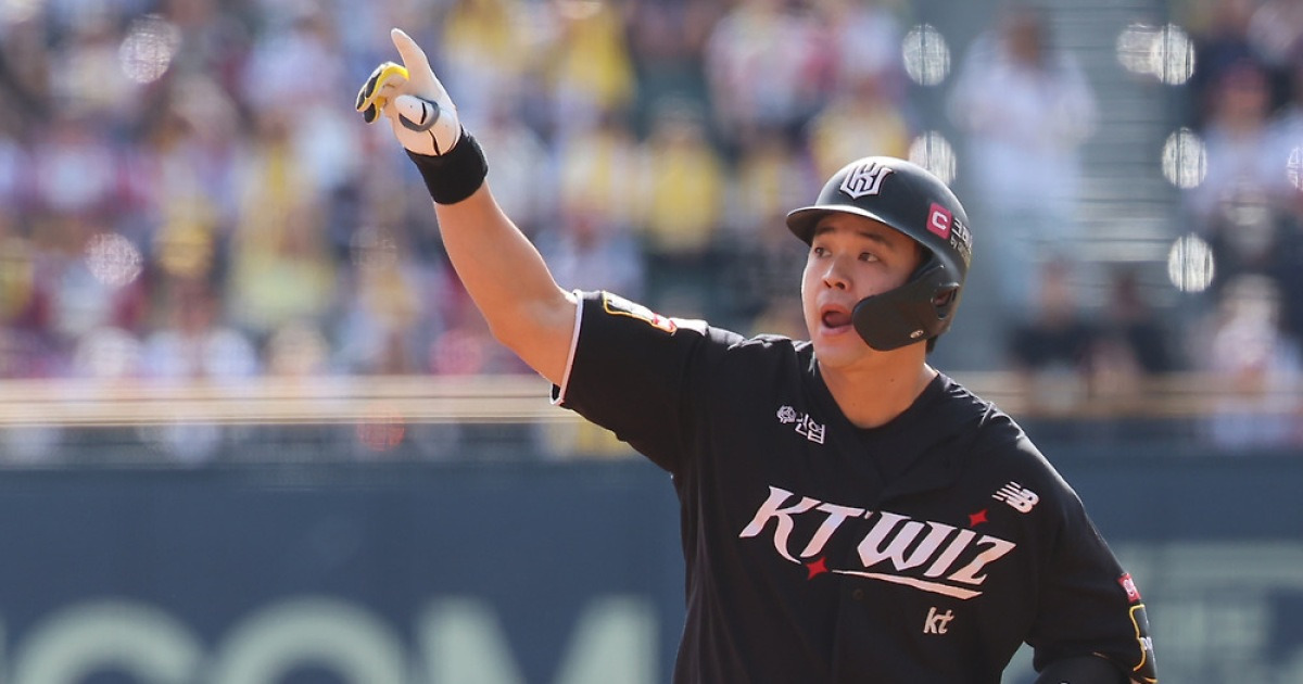 KT 문상철, 1차전 이어 또 엔스 공략…추격의 솔로포 [준PO4]