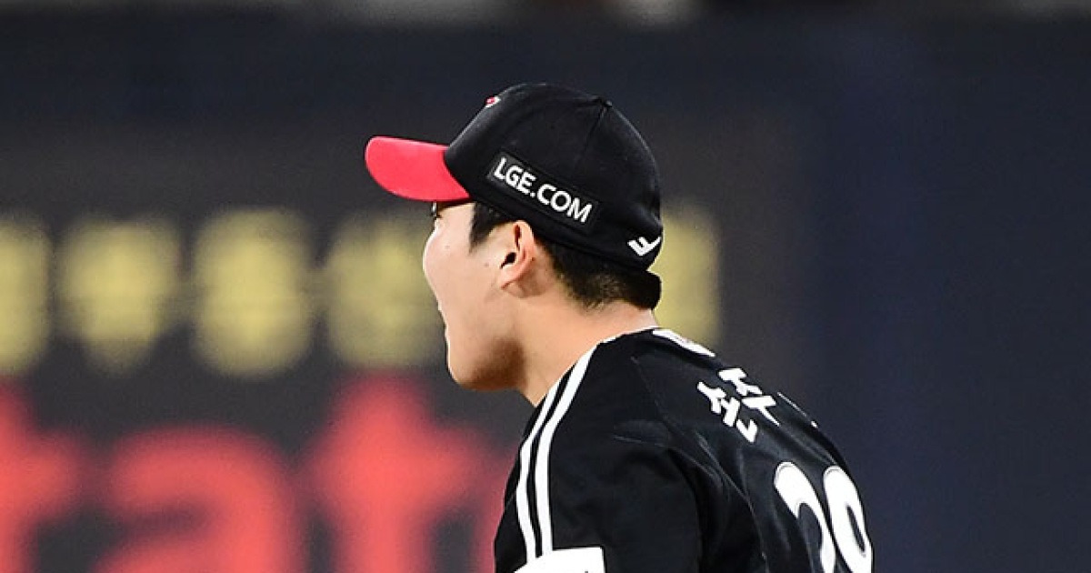 “무조건 이겨야 된다는 마음, 더 집중되고 여유 있었다”…PS 데뷔전서 승리 따낸 LG 손주영의 당찬 한 마디 [준PO3 인터뷰]