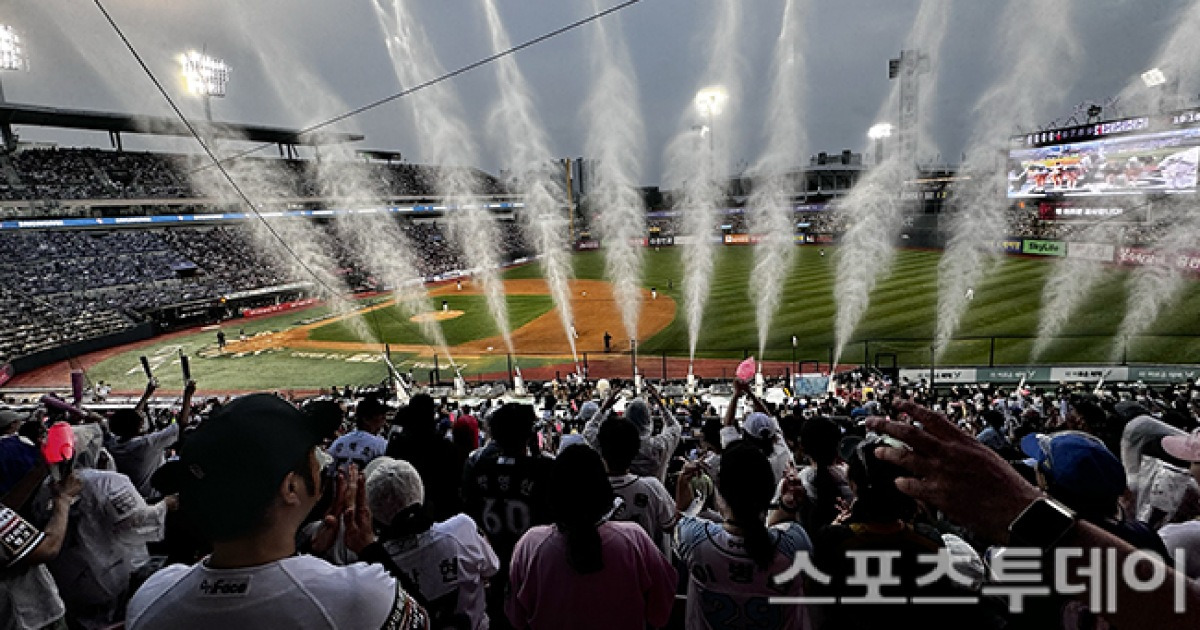 '계속되는 뜨거운 열기' LG-KT 준PO 4차전 전석 매진…2024 PS 6G 연속 매진