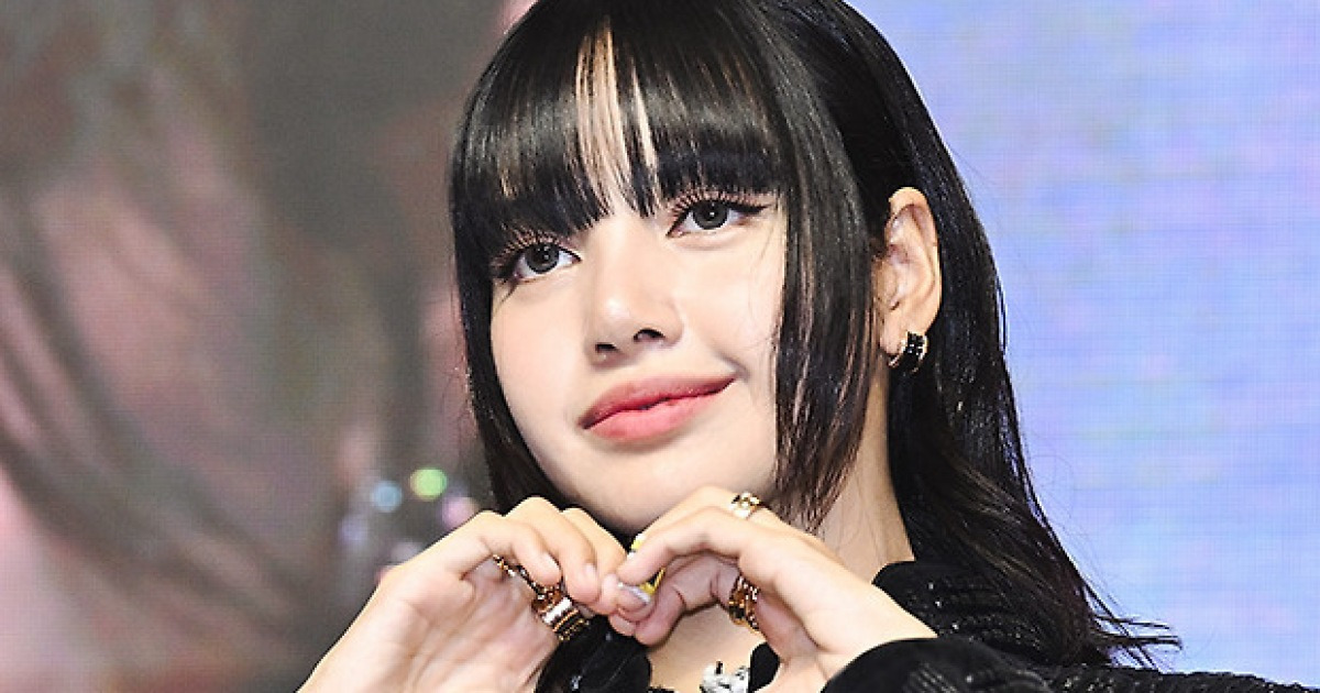 BLACKPINK'S Lisa, Global Comeback with New Single 'Moonlit Floor'