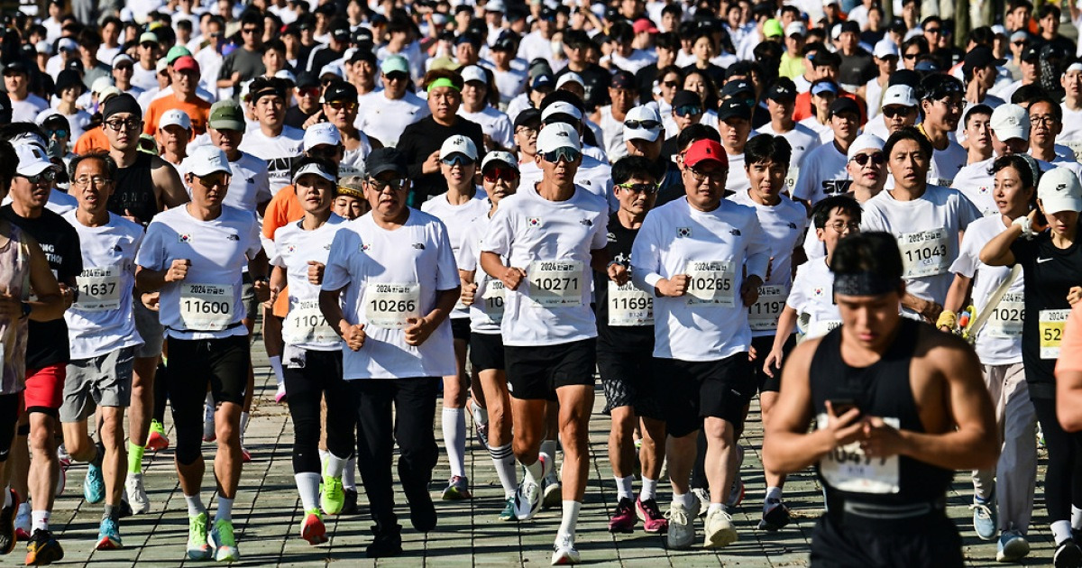 Race event celebrates Hangeul Day in Sejong