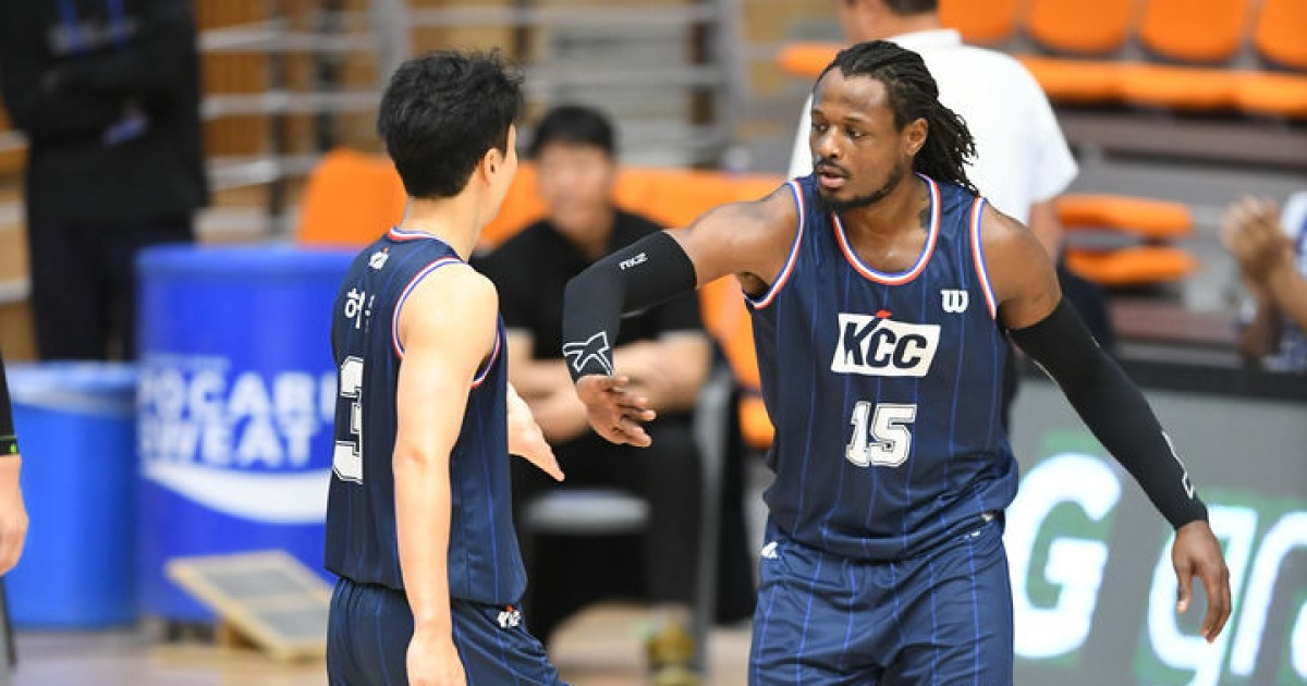 프로농구 KCC, LG 꺾고 KBL컵대회 1승1패로 마무리