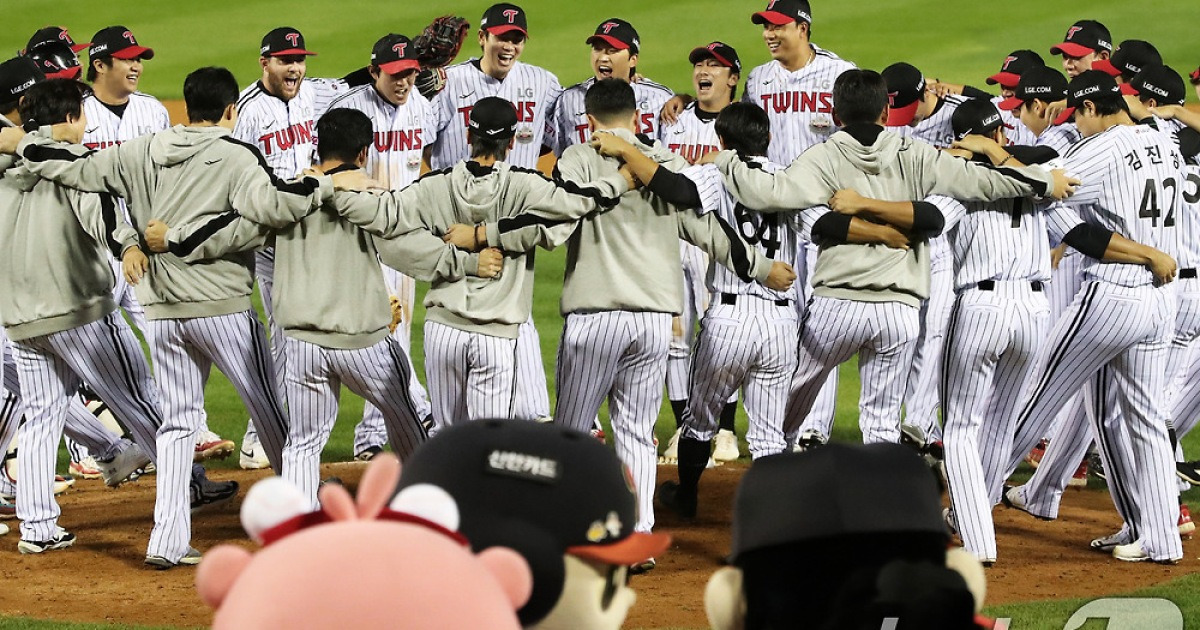 LG, KT 꺾고 PO 진출…13일부터 삼성과 KS행 다툼(종합)[준PO5]