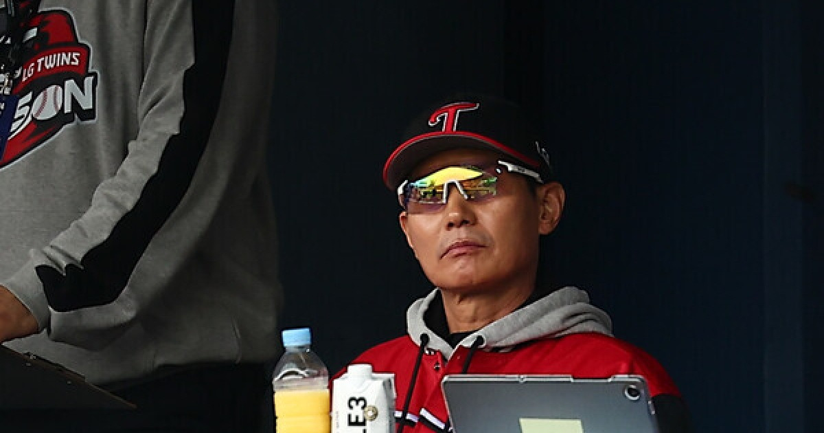 [PO1] 아쉬움 숨기지 못한 LG 염경엽 감독 "선발 최원태가 잘 던져주길 바랐는데"