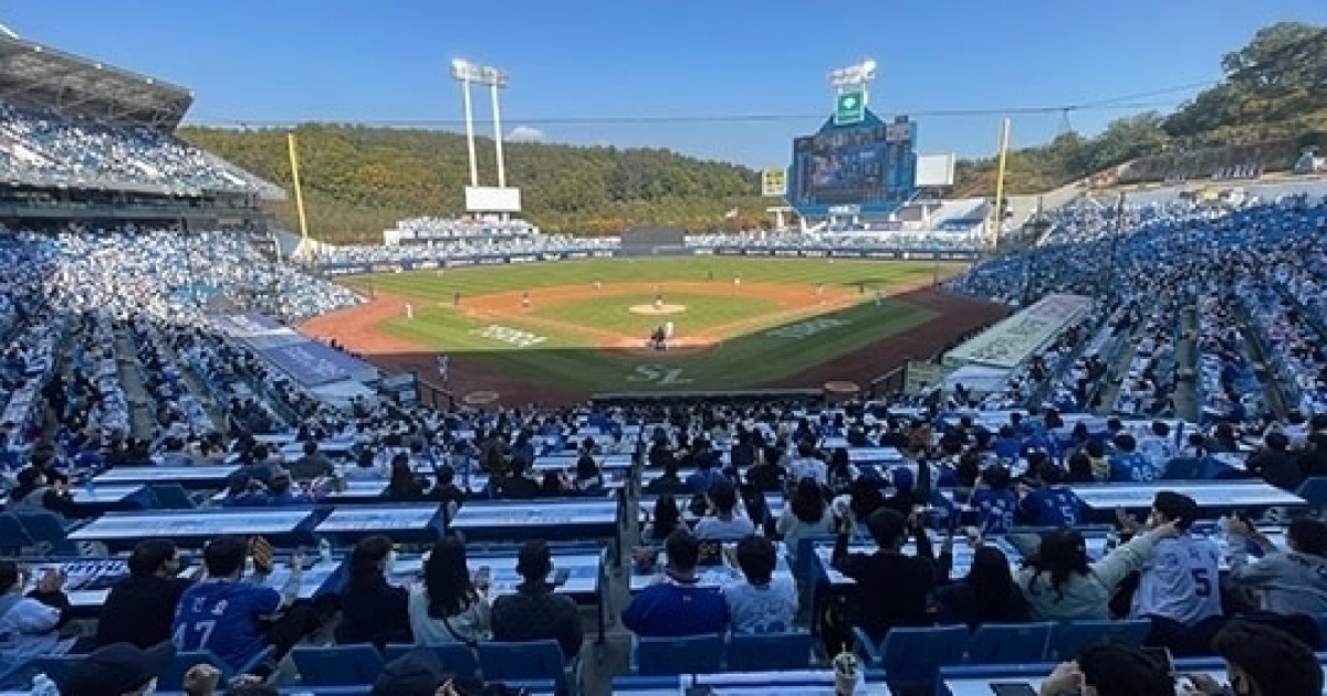 무려 22년 만에 만났다! 삼성 vs LG PO 1차전, 23,550석 완판…PS 13G 연속 매진→누적 관중 177,500명 [PO1 현장]