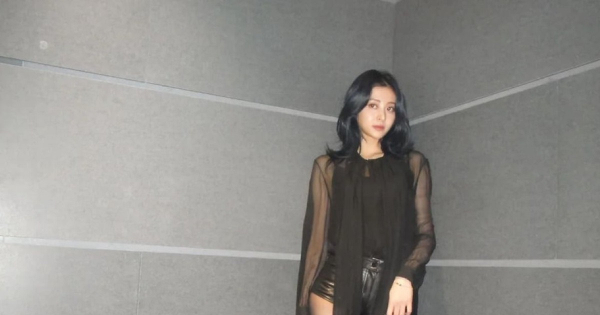 '172cm' 허윤진, 장원영 버금가는 기럭지…섹시함까지 갖춘 완벽 미모