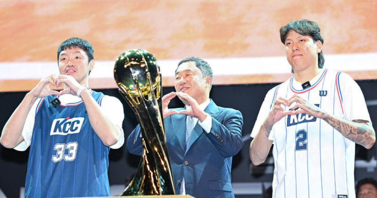 전창진 감독-이승현-최준용,'KCC의 손하트' [사진]