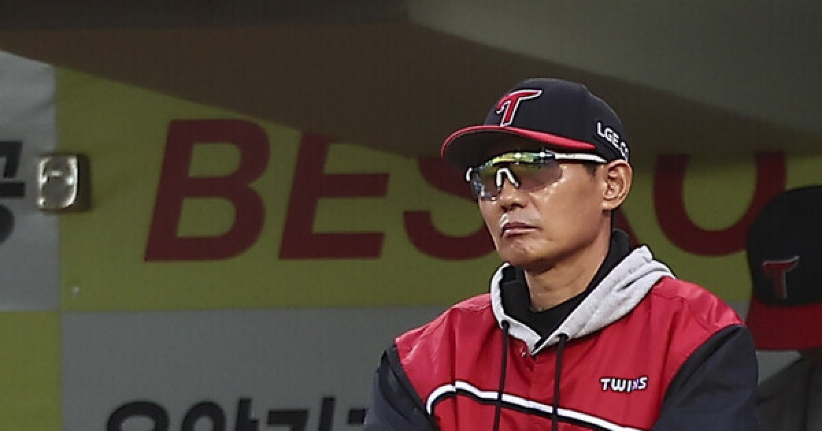 [PO2] '탈락 위기' LG 염경엽 감독 작심발언 "심판이 경기 좌지우지해서는 안 돼"