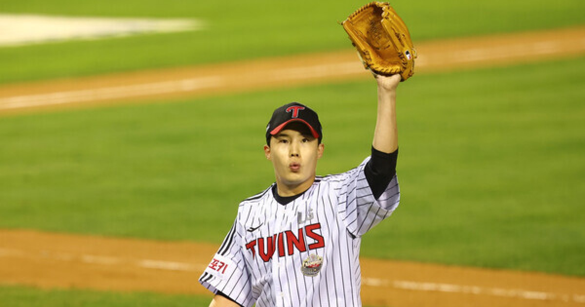 [PO3 현장] '투수 2명으로 끝냈다!' LG, 삼성 1-0으로 꺾고 시리즈 반격 개시…1승 2패