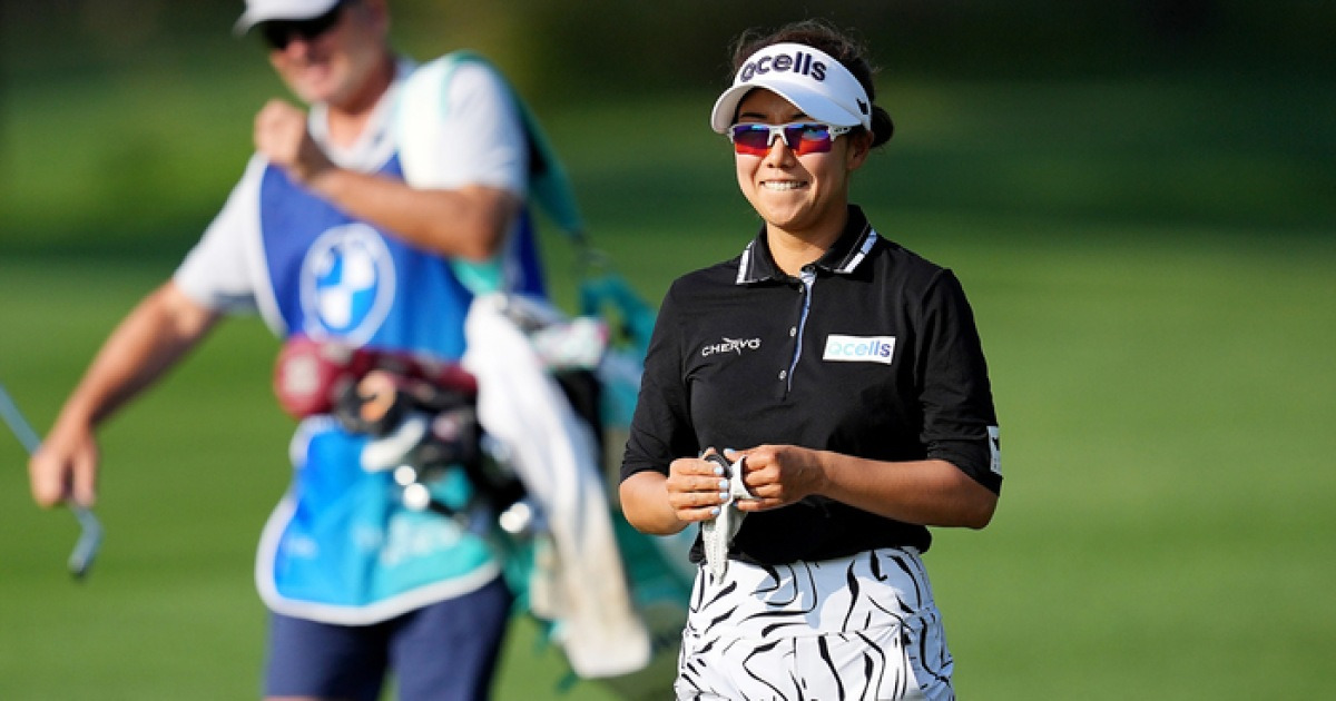 신지은 BMW 챔피언십 1R 8언더파 공동선두 “데뷔 14년차에 철 들었다”… 유해란, 최혜진 등 쾌조의 출발