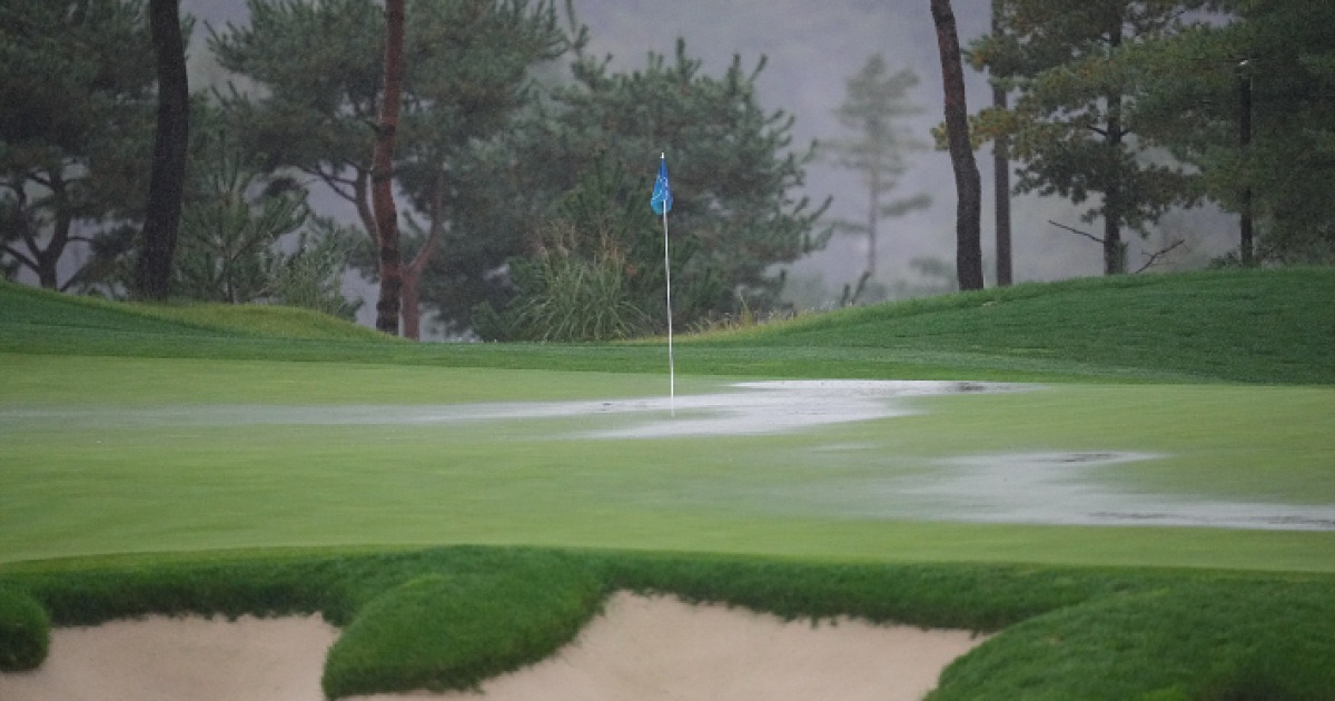 LPGA 투어, BMW 챔피언십 2R 비로 순연…KLPGA 대회도 중단