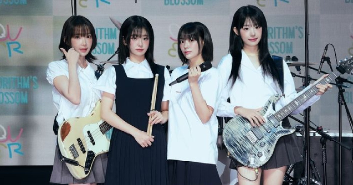 '데뷔 1주년' QWER "모든 과정에 큰 의미…꾸준히 성장할 것" 소감