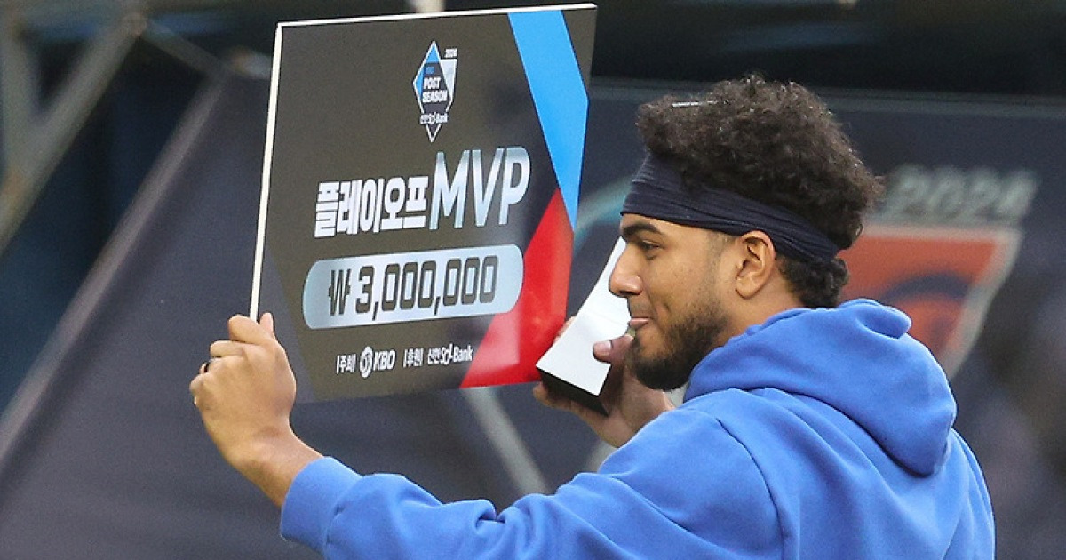 플레이오프 MVP 수상한 레예스