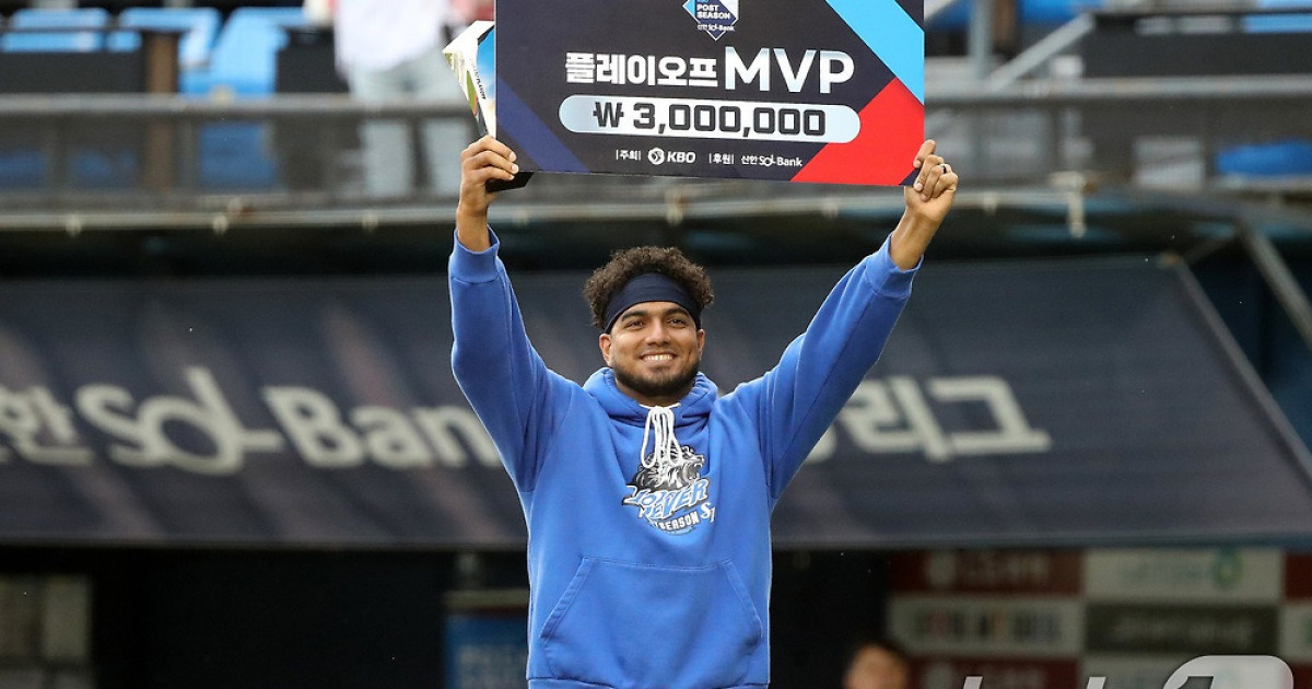 코너 공백 지웠다…삼성 레예스, 투혼의 110구로 PO MVP 등극[PO4]