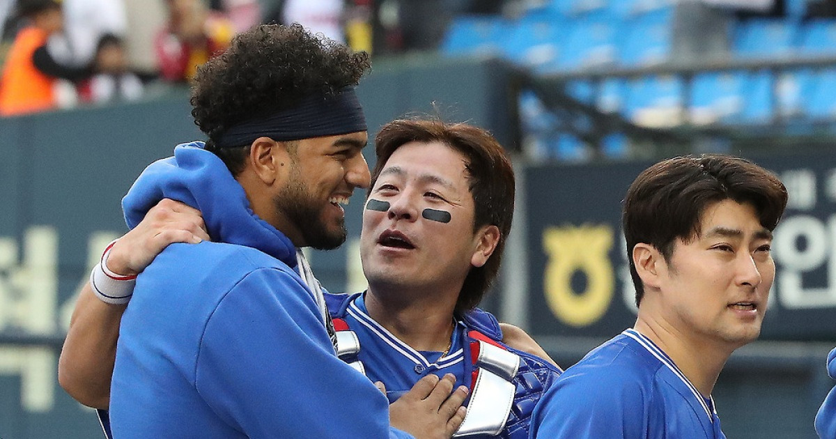 코너 공백 지웠다…삼성 레예스, 투혼의 110구로 PO MVP 등극(종합)[PO4]