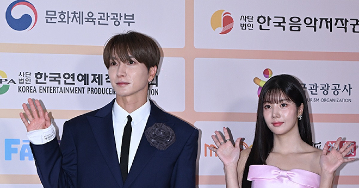 이특-권은비, ‘30주년 드림콘서트’를 빛내는 2MC [포토엔HD]