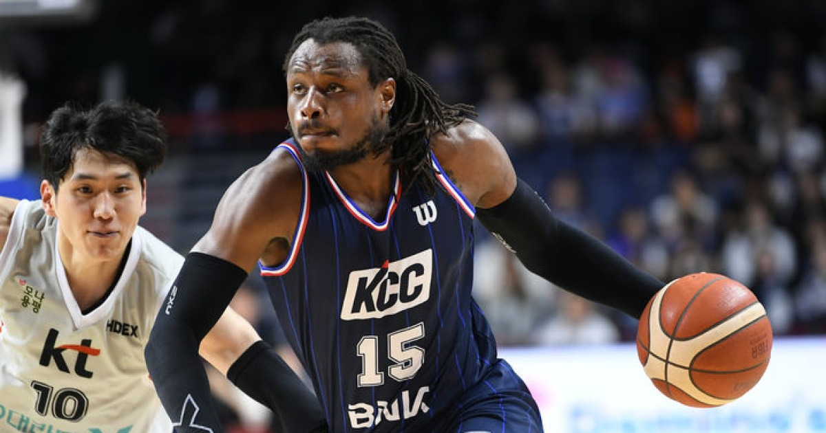프로농구 KCC, KT와의 시즌 개막전 승리…버튼 40점 폭발