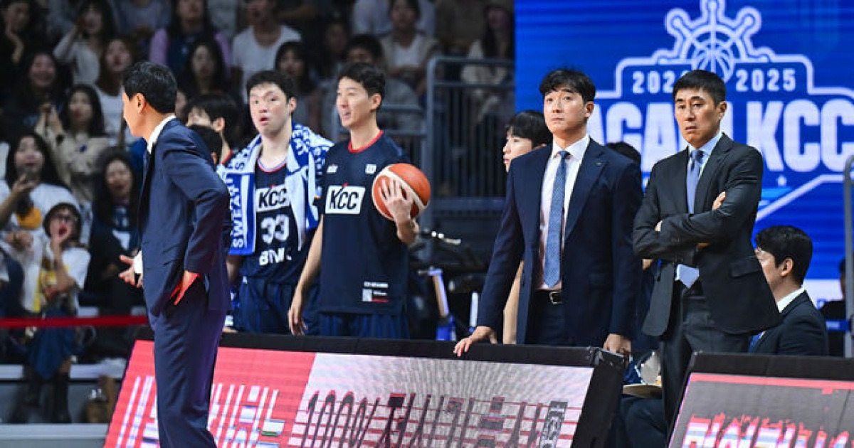 전창진 감독 퇴장에 당황스런 KCC 코치들 [사진]