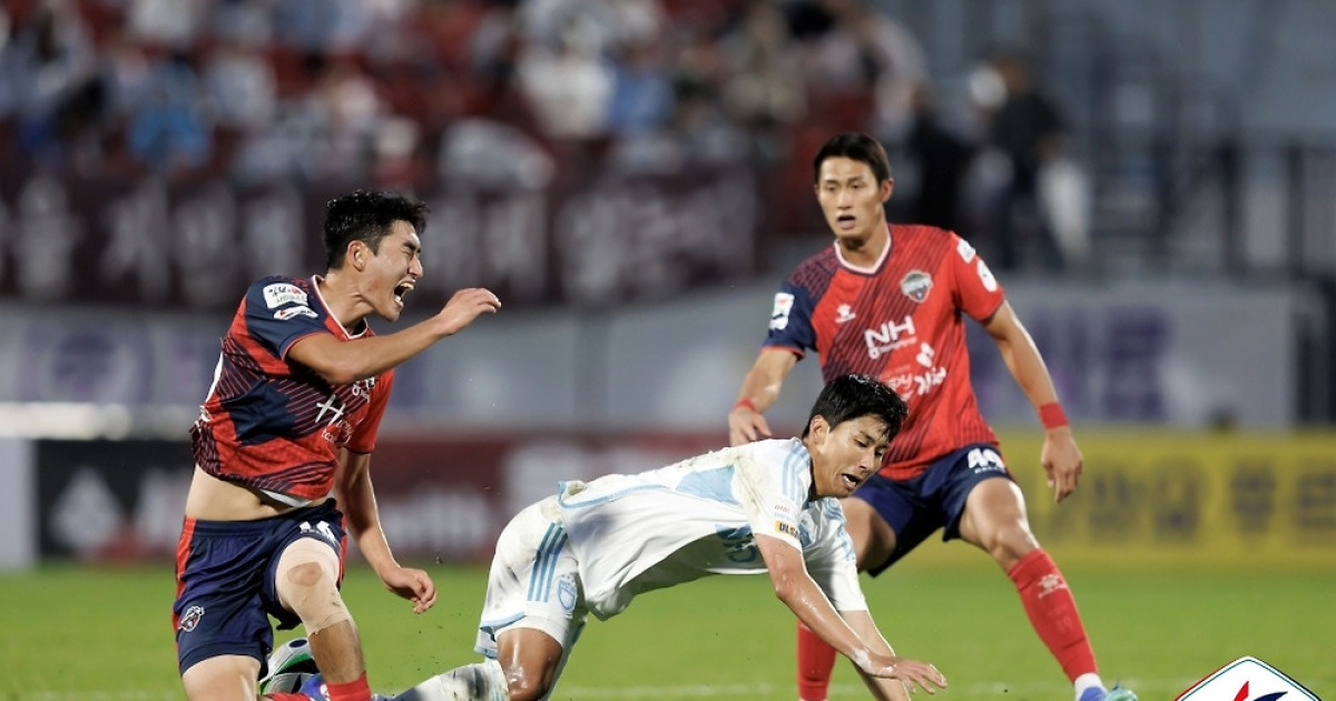 [K리그1 34R] 1위 울산·2위 김천, 우중 혈투 속 0-0 무승부... ‘승점 5점 차 유지’