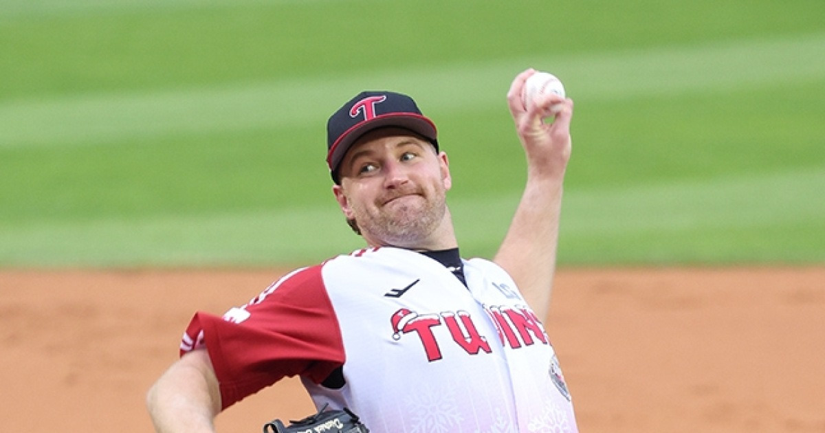 LG서 퇴출 위기 2명→결국 1명은 떠났고, 1명은 남았다... '무려 9일 쉰' 이방인 '인생투' 펼칠까 [PO4 현장]