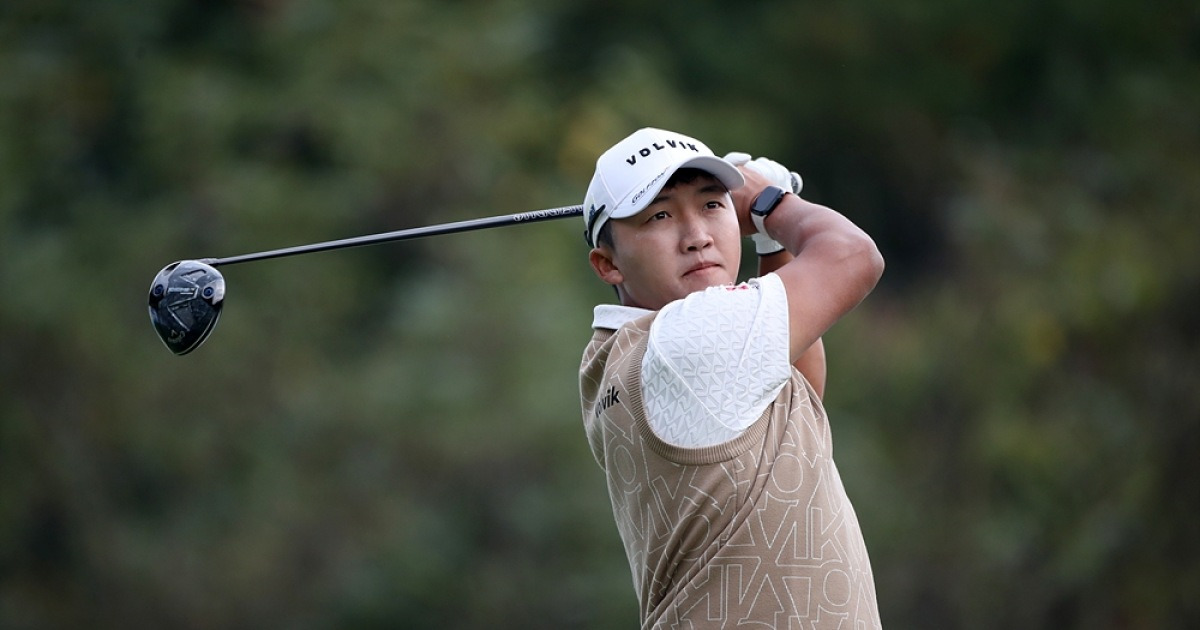 '스크린 황제' 김홍택, KPGA 시즌 2승 보인다…1타차 3위