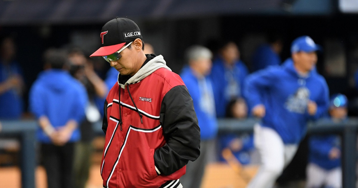 체크 스윙 오심에 무너진 LG, 마지막도 찝찝한 체크 스윙으로 끝나버렸다 [PO4 현장이슈]