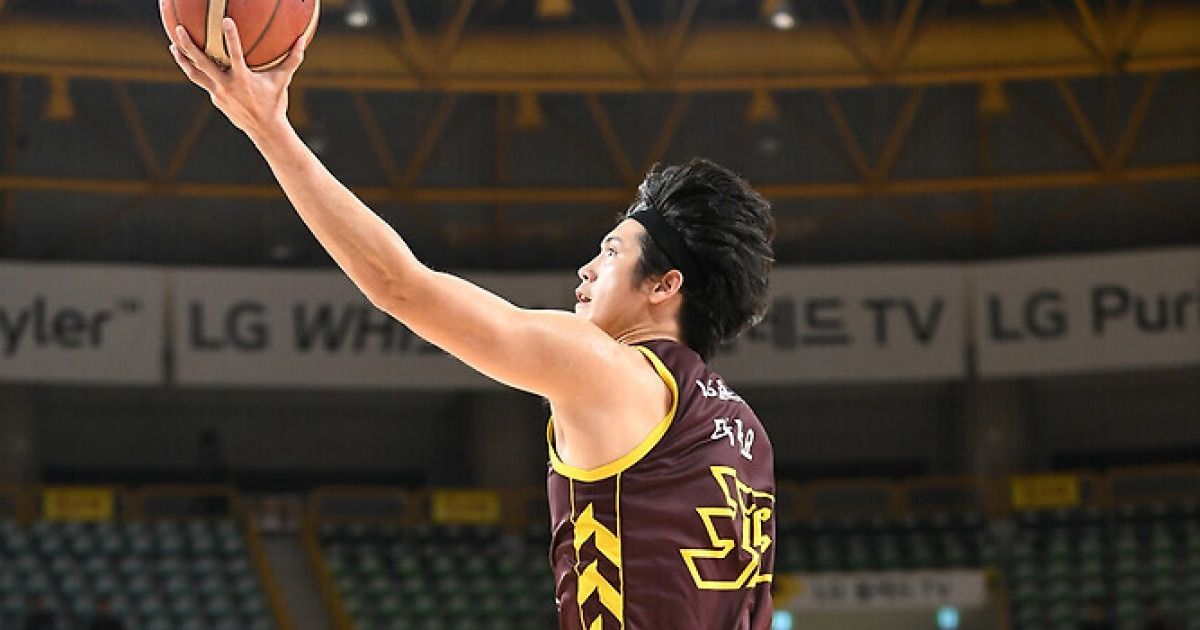 ‘마레이-타마요 38점 합작’ LG, 버튼 버틴 KCC 꺾고 개막 2연승