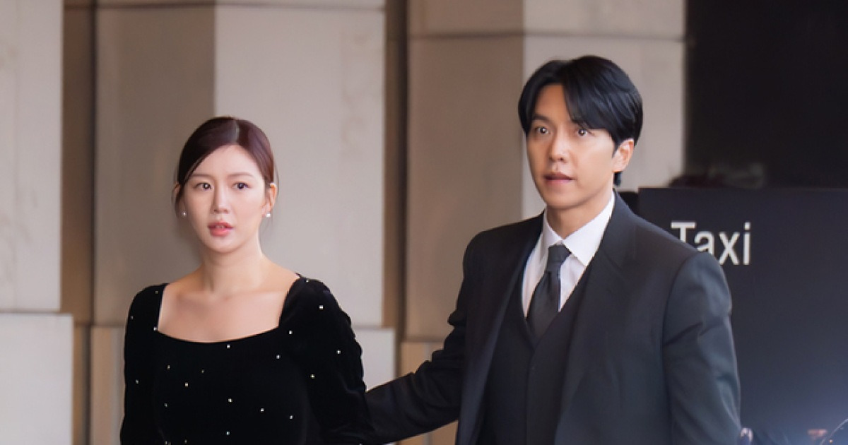 이승기♥이다인 결혼 후 첫 투샷‥허리 감싼 채 조세호 결혼식 참석